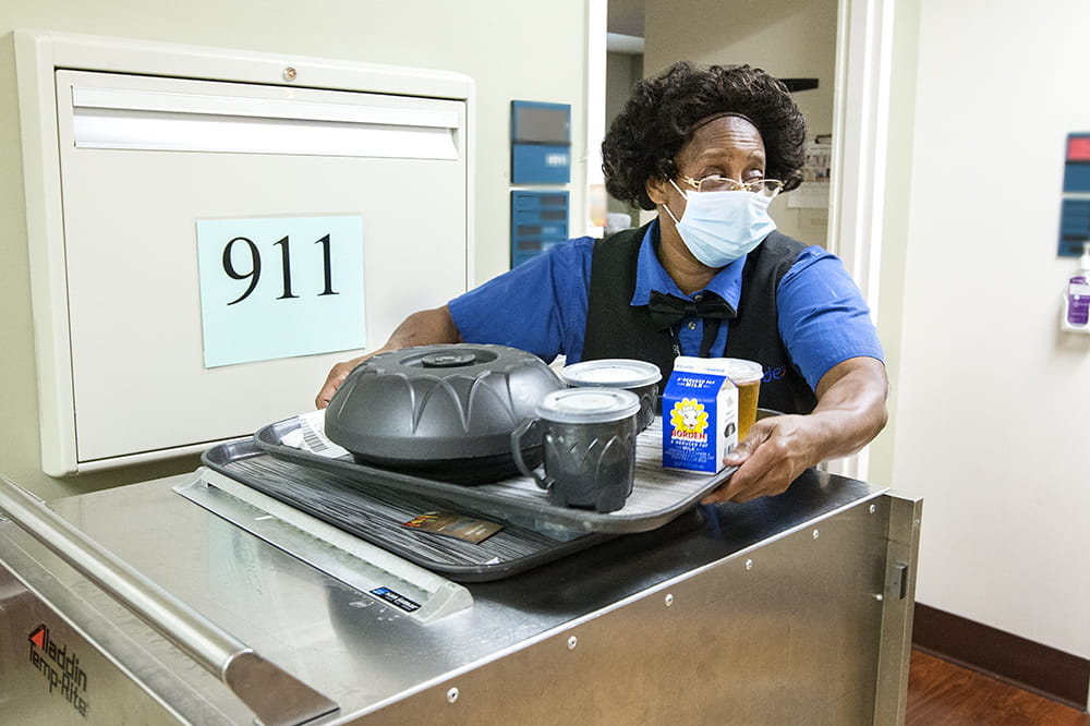 Food service workers keep staff and patients fed through pandemic ...